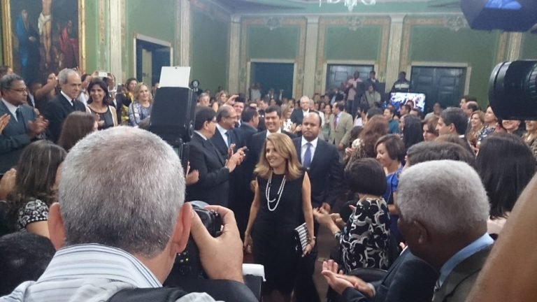 Rosário Magalhães, recebe a Medalha Maria Quitéria